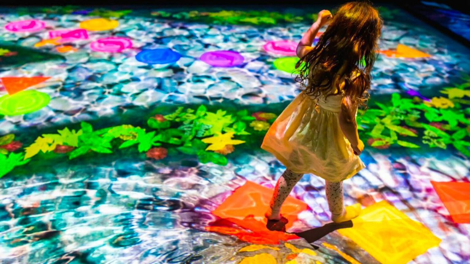 チームラボ香港: 「学ぶ！未来の遊園地」最新割引チケット予約 - Central Lion Rock