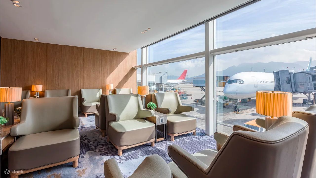 Sleeping in Hong Kong Airport: Where to Find Sleeping Pod, Showers ...